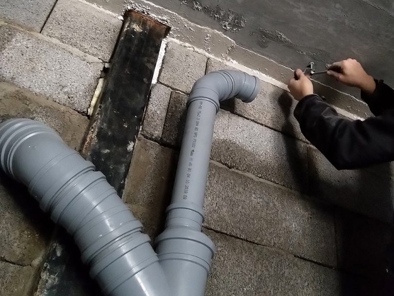 Oman elämänsä putkari: viemäriputkien asentaminen | Kakskulma