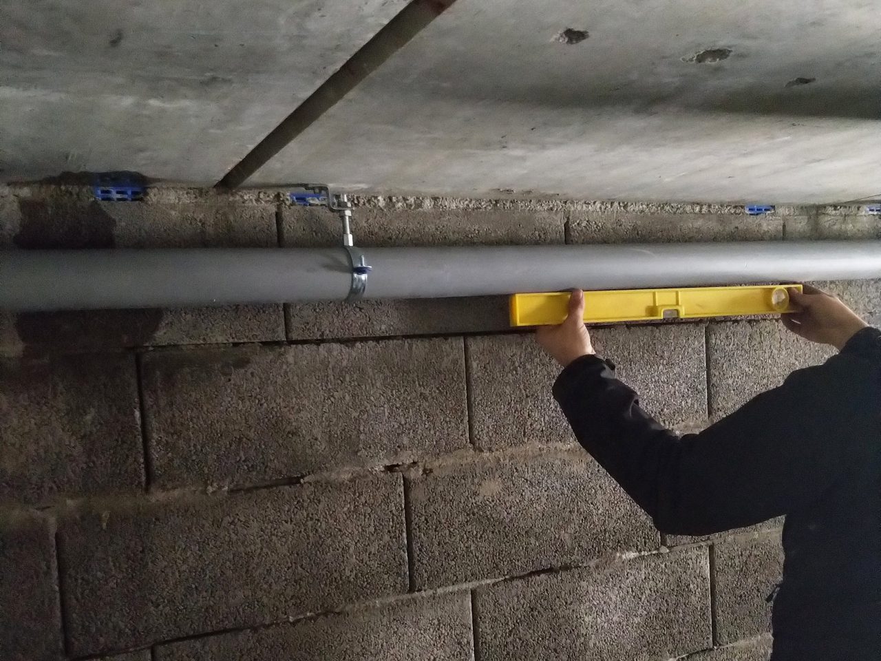 Oman elämänsä putkari: viemäriputkien asentaminen | Kakskulma